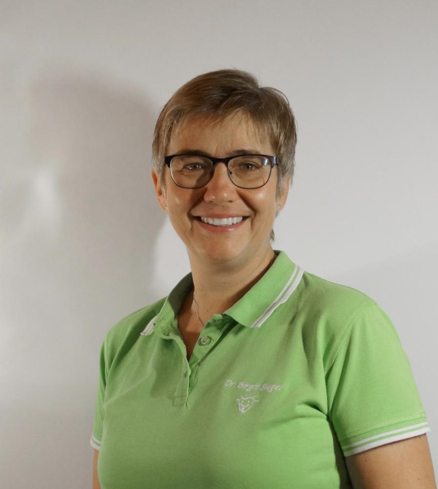Zahnärztin Frau Dr. Birgit Siegel Berlin Vita Zahnarzt Zahnarztpraxis